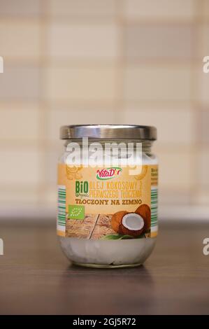 POZNAN, POLEN - 22. Mai 2017: Die Sondey Neo Kekse mit Creme in einer ...