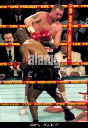 Der dänische Boxer Brian Nielsen und Mike Tyson boxten im schweren ...
