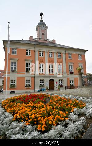 Templin, Deutschland. September 2021. Schiffsanlegeplatz im Stadthafen von Templin. Quelle ...