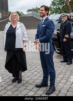 Helena Morgonskold und der schwedische Prinz Carl Philip in einem ...