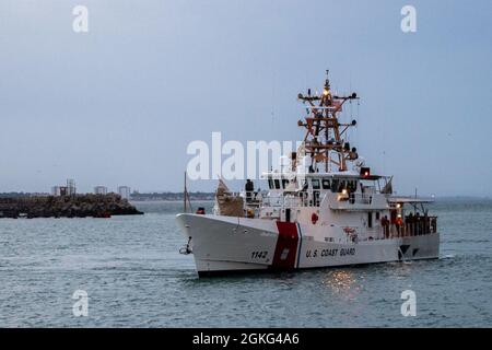Der Sentinel-Klasse-Schnellabschneider USCGC Oliver Henry (WPC 1140 ...