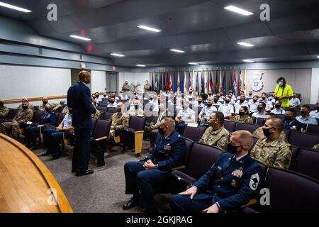 US-Brig. General Roy W. Collins, Leiter der Sicherheitskräfte ...