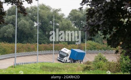 Ulm, Deutschland. September 2021. Lastwagen der Marke Iveco stehen ...