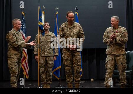 Oberst Scott Morgan, Befehlshaber der 607. Lufthilfegruppe, stellt ...