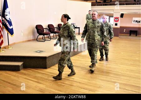 Der ehemalige Fort McCoy Garrison Commander Colonel Michael Poss und ...