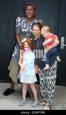 New York - NY - 20210805 TJ HolmesRobin RobertsGeorge StephanopoulosEva ...