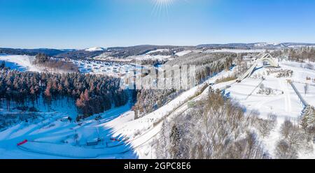 St. George Schanze und Skipisten von Winterberg Skilift Karussell aus ...
