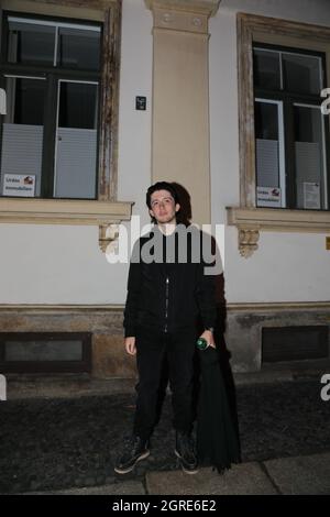 Maximilian Mundt am Set zu Dreharbeiten für die Serie 'Ze Network' mit ...