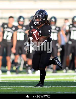 2. Oktober 2021 - der Verteidigungsverteidiger der Hawaii Rainbow ...