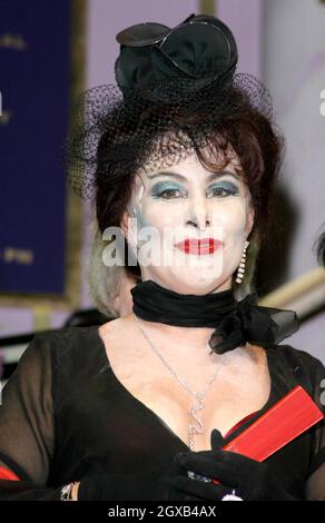 Ruby Wax als Grand High Witch in der Theaterproduktion The Witches, die ...
