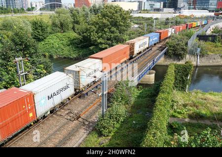 Blick auf Container Zug oder Bahn Fracht Transport Service von DB oder ...