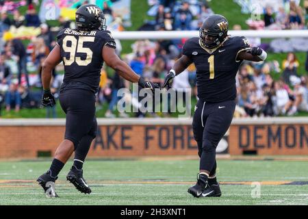 30. Oktober 2021: Der Quarterback von Wake Forest Demon Deacons Sam ...