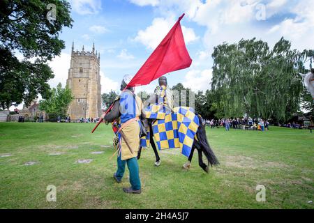 Ritter versammeln sich am Abbey Ground, bevor sie später die Schlacht ...