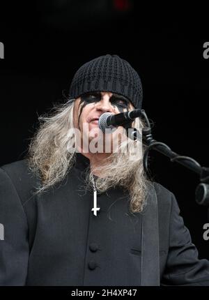 Thomas Gabriel Fischer von Triptykon live auf der Bühne am 1. Tag des ...