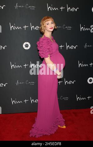 LOS ANGELES, Ca - 8. NOVEMBER: (L-R) Cristina Raines und Schauspieler ...