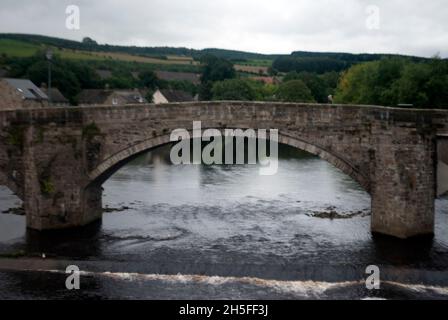 River South Tyne fließt unter der Old Haydon Bridge Old from Haydon New ...