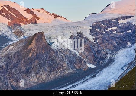Franz Josef Gletscher. Nahaufnahme der Gletscherspalten in der ...