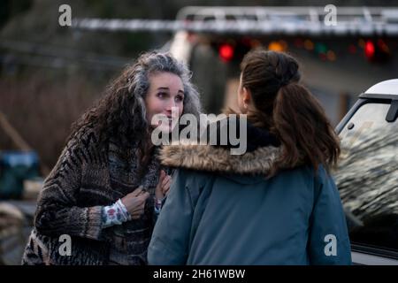 MAID (L bis R) MARGARET QUELLEY als ALEX und ANDIE MACDOWELL als PAULA ...