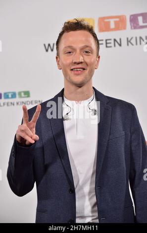 JORIS Ramon Buchholz, Musiker, Sänger, Sängerin, halb Bild, halb ...
