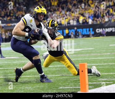 In this photo taken Saturday Dec. 10, 2011, Kevin Lunsman, seated, a ...