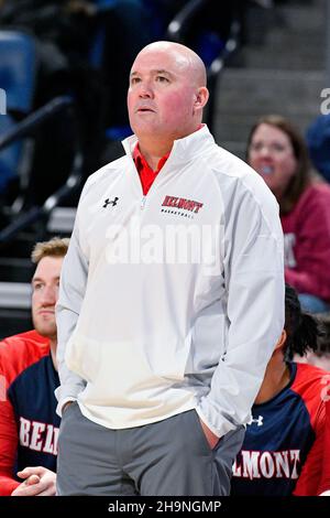 07. Dezember 2021: Belmont Bruins Mitte Nick Muszynski (33) setzt sich ...