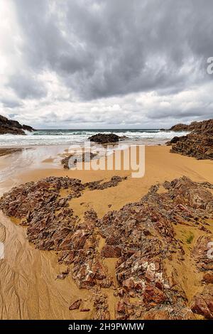 Boyeeghter Beach, Murder Hole Beach, dramatischer Wolkenhimmel ...