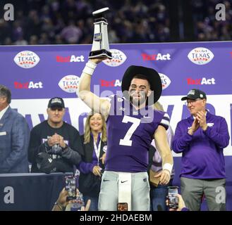 4. Januar 2022: Wildcats des Kansas State laufen zurück Deuce Vaughn ...