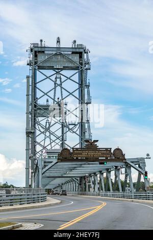 Die Memorial Bridge verbindet Portsmouth (New Hampshire) und Kittery ...