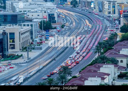 Luftaufnahme der Doha C Ring Road Ramada Signa zur Hauptverkehrszeit ...