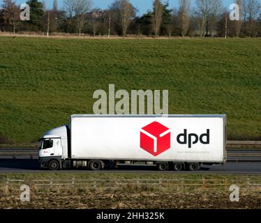 DPD-LKW auf der Autobahn M40, Warwickshire, UK Stockfotografie - Alamy
