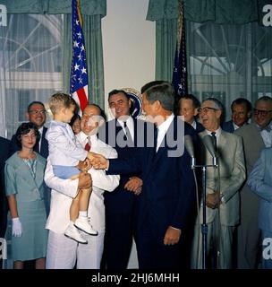 Vereidigung, deLesseps S. Morrison, Sr., US-Repräsentant bei der ...