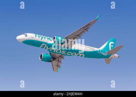 Flynas Airbus A320 Flugzeuglandung. Flugzeug A320neo von Fly NAS ...