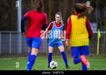 AMSTERDAM, NIEDERLANDE - 29. JANUAR: Kim Everaerts vom FC Twente läuft ...
