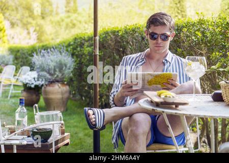 DURCH MEIN FENSTER (aka A TRAVES DE MI VENTANA), von links: Eric Masip ...