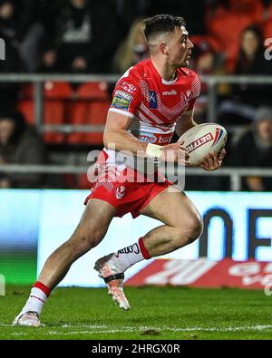 Lewis Dodd #7 von St. Helens feiert seinen Versuch mit seinen ...