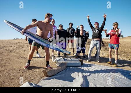ZACH HOLMES in JACKASS FOREVER (2022), Regie Jeff TREMAINE. Kredit ...