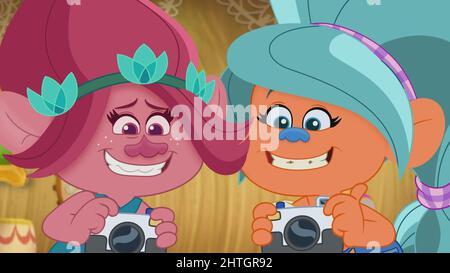 TROLLSTOPIA, (aka TROLLS TOPIA), von links: Cooper (Stimme: Ron Funches), Poppy (Stimme: Amanda ...