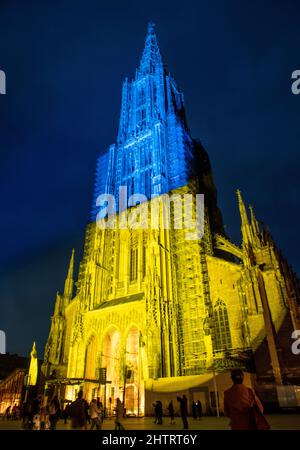 Ulm, Deutschland. 02. März 2022. Vom bayerischen Donauufer aus ...