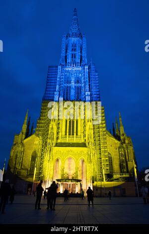 Ulm, Deutschland. 02. März 2022. Vom bayerischen Donauufer aus ...