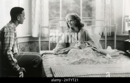 Sally Field & Tom Hanks Film: Forrest Gump (USA 1994) Charaktere: Mrs ...