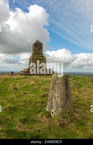 Das John Wedgwood Memorial Monument auf Bignall Hill in der Red Street ...