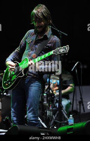 Ben Bridwell von der Band der Pferde während der letzten Gig auf ihrer ...