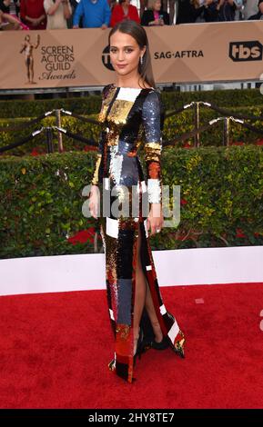 Alicia Vikander kommt bei der 22nd Annual Elle Women in Hollywood ...