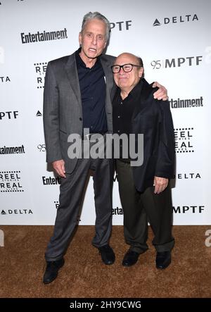 Michael Douglas & Danny DeVito kommen am Donnerstag, den 7. April 2016 ...