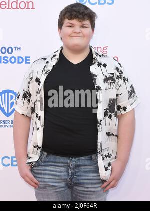 Wyatt McClure kommt zur Premiere von Warner Bros. 100. Episode of YOUNG ...