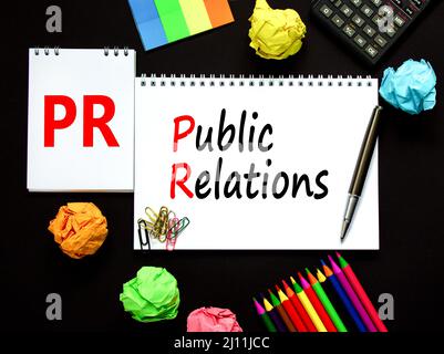PR-PR-Symbol. Konzept Worte PR Public Relations. Symbol für grüne ...
