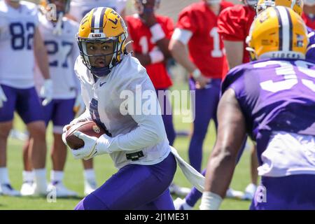 26. März 2022: LSU läuft zurück John Emery Jr. (4) scheint in der ...