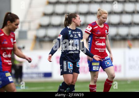 Linköpings no 23 Cornelia Kapocs und 18 Michelle De Jongh während des ...