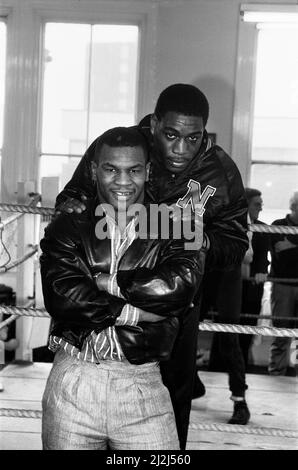 Mike Tyson in London, um Frank Bruno gegen James 'Quick' Tillis zu ...
