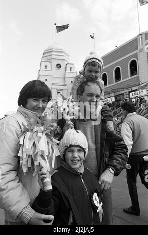 Emley gegen Colne Dynamoes F.C. beim Finale der Football Association ...